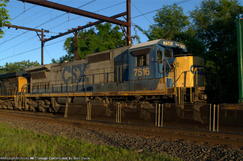CSX C40-8 7516 trails on Q703-06